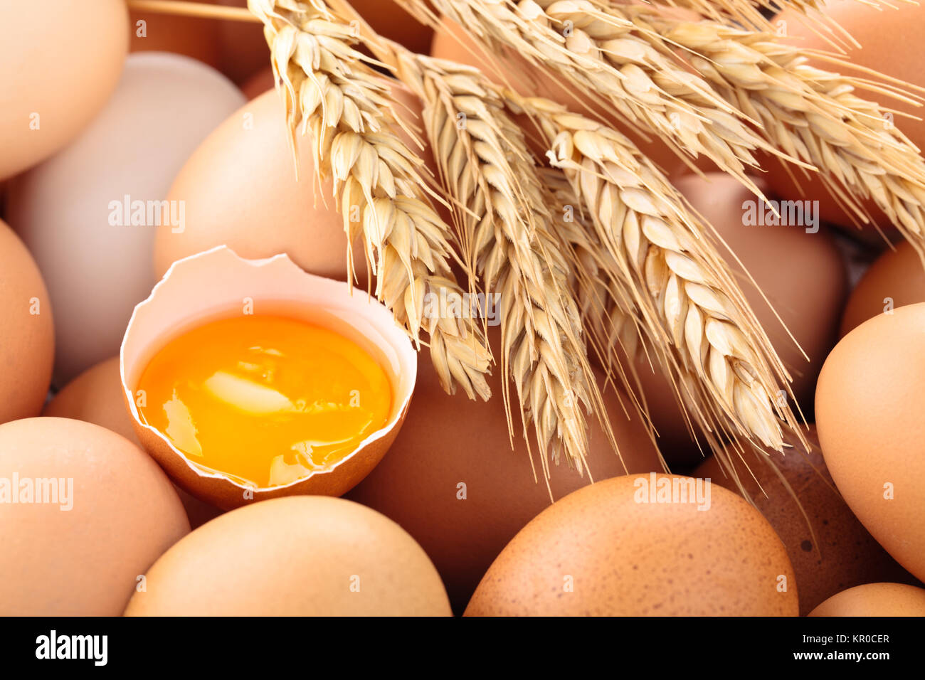 Fresh eggs background Stock Photo - Alamy