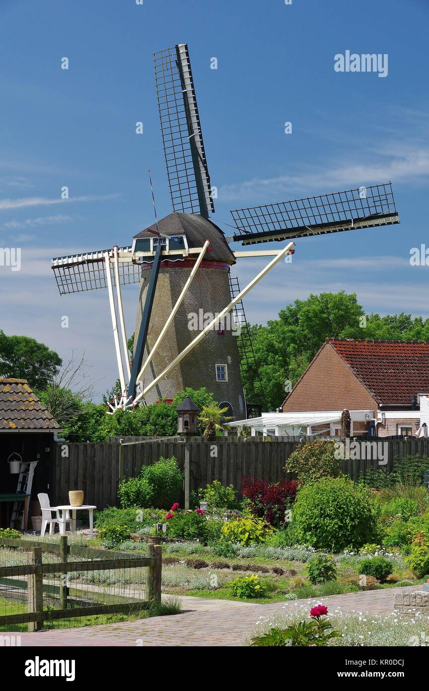 Windmolen zee hi-res stock photography and images - Alamy