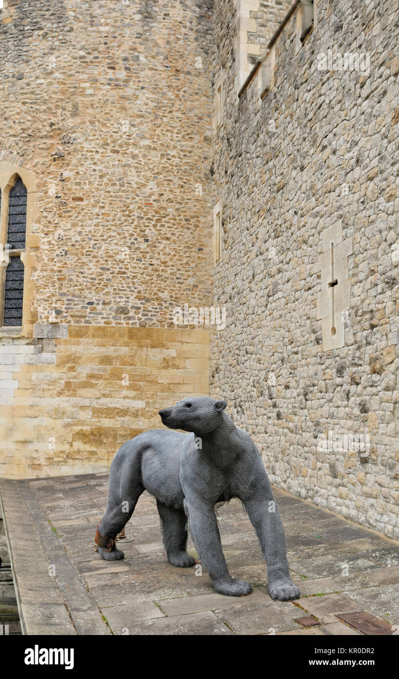 sculpture of a bear's in tower of london Stock Photo - Alamy