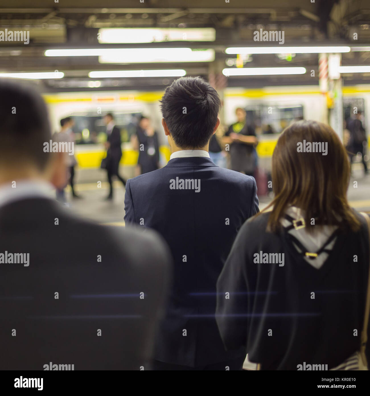 Passengers traveling tokyo metro hi-res stock photography and images ...