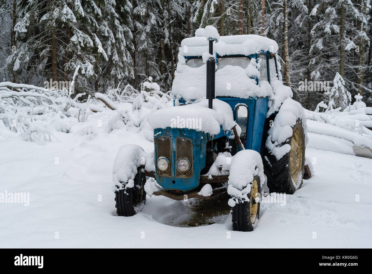 Snow covered old tractor hi-res stock photography and images - Alamy