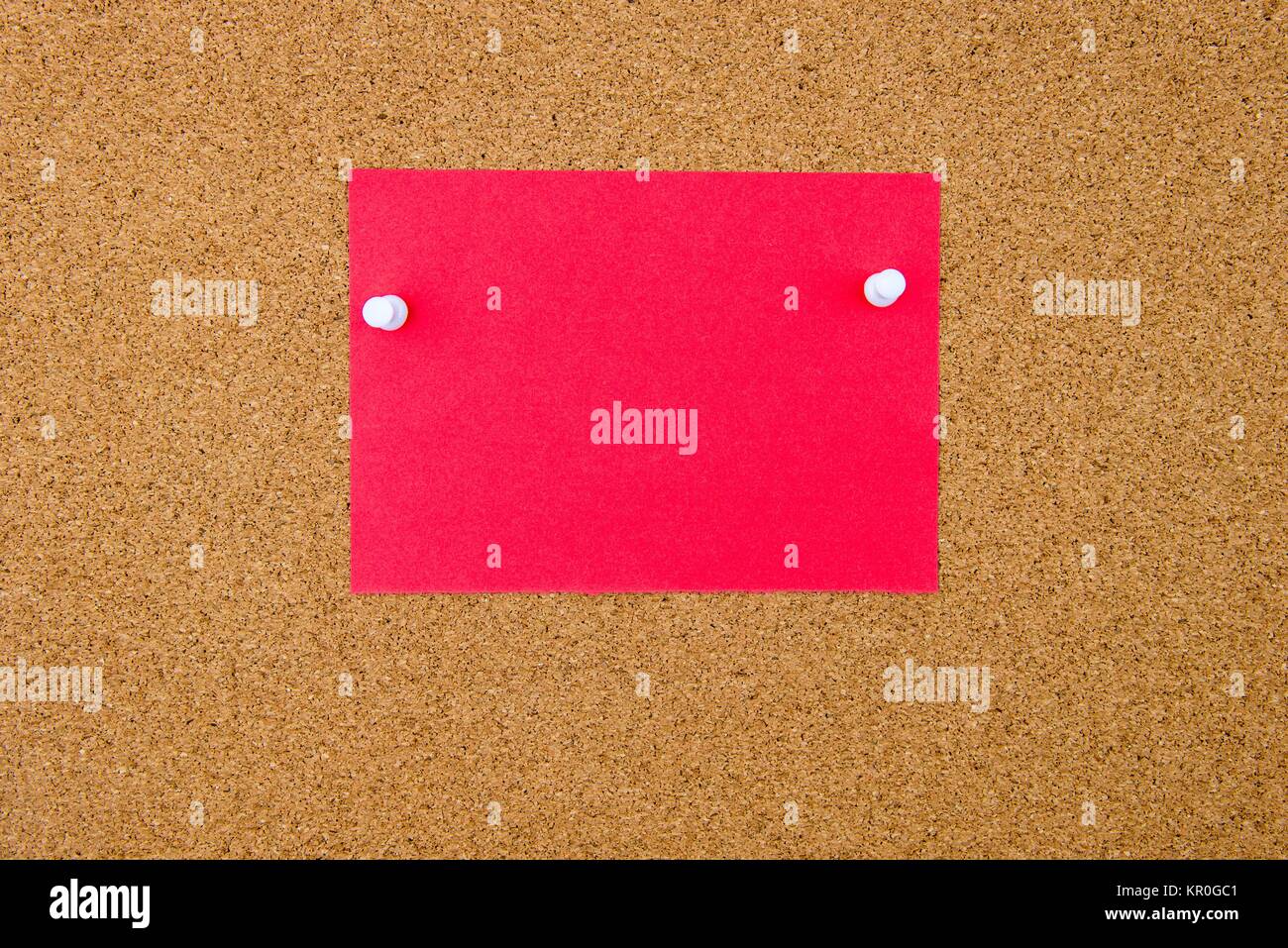 Blank red paper note pinned on cork board Stock Photo - Alamy