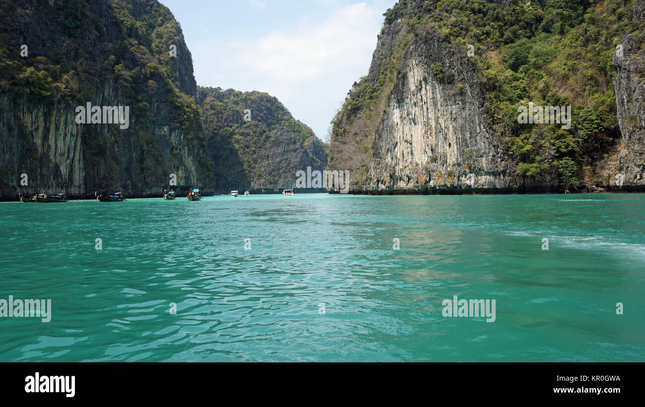 limestone rocks in thailand Stock Photo - Alamy