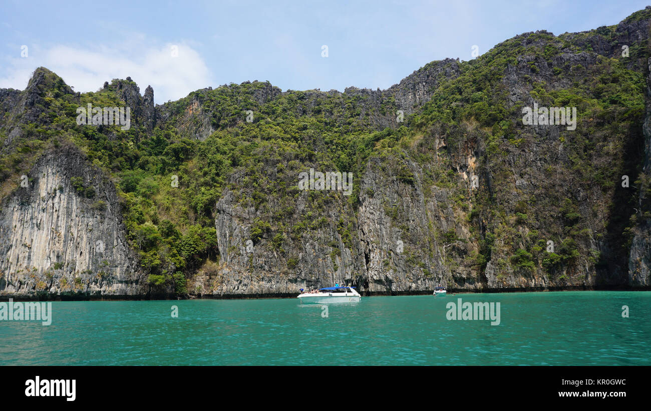 limestone rocks in thailand Stock Photo - Alamy