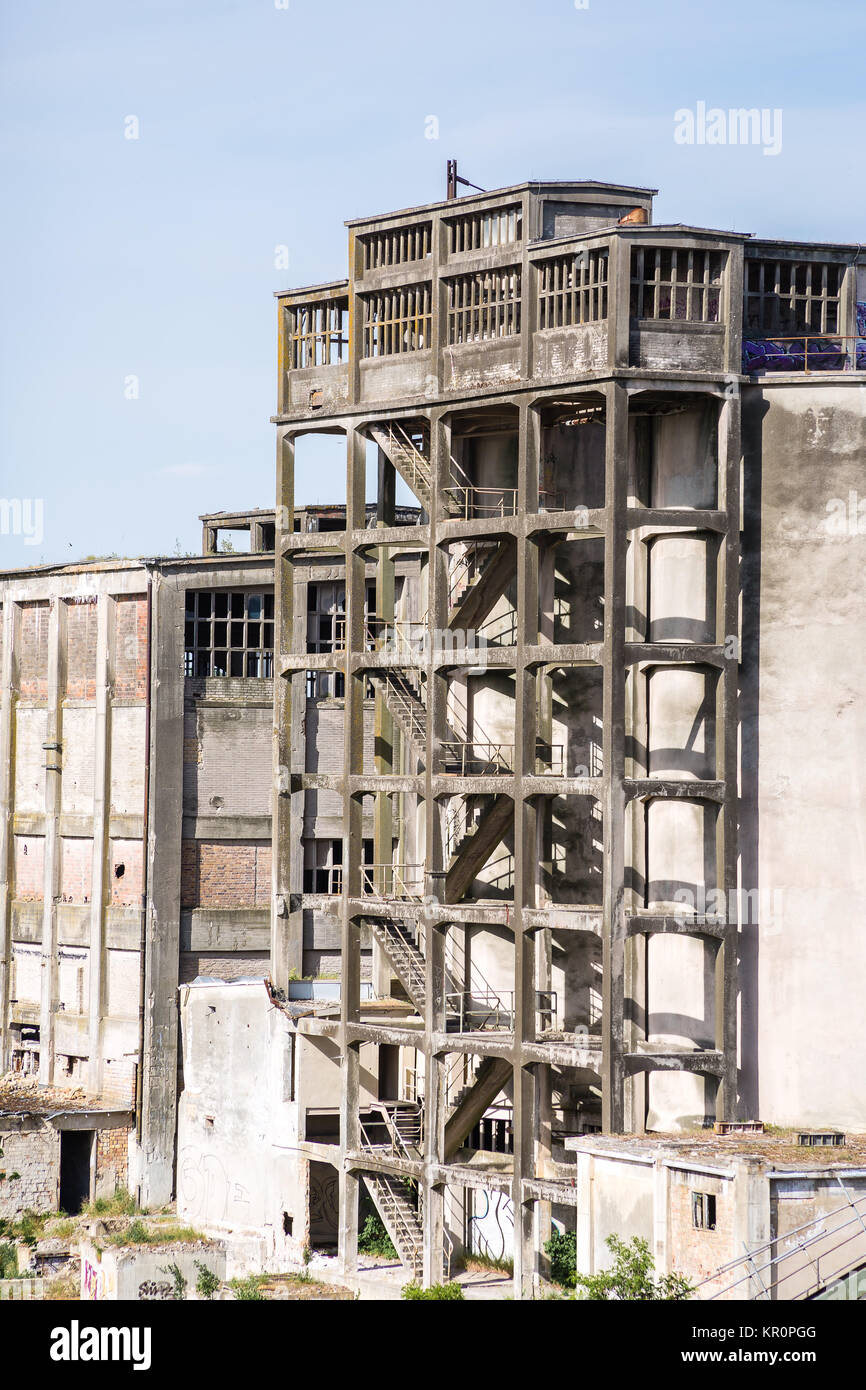 Object Falling From Building News – Tagged "falling Object