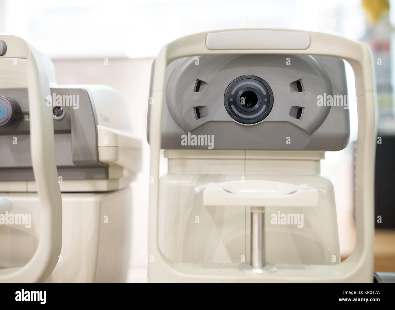 Eye pressure measurement hi-res stock photography and images - Alamy