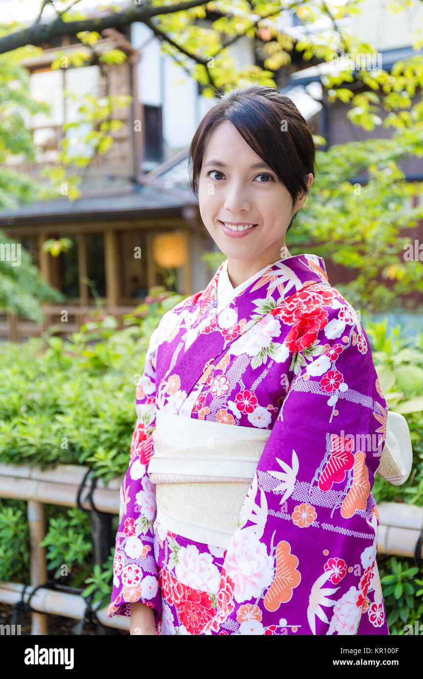 Woman wearing traditional kimono in Japan Stock Photo - Alamy