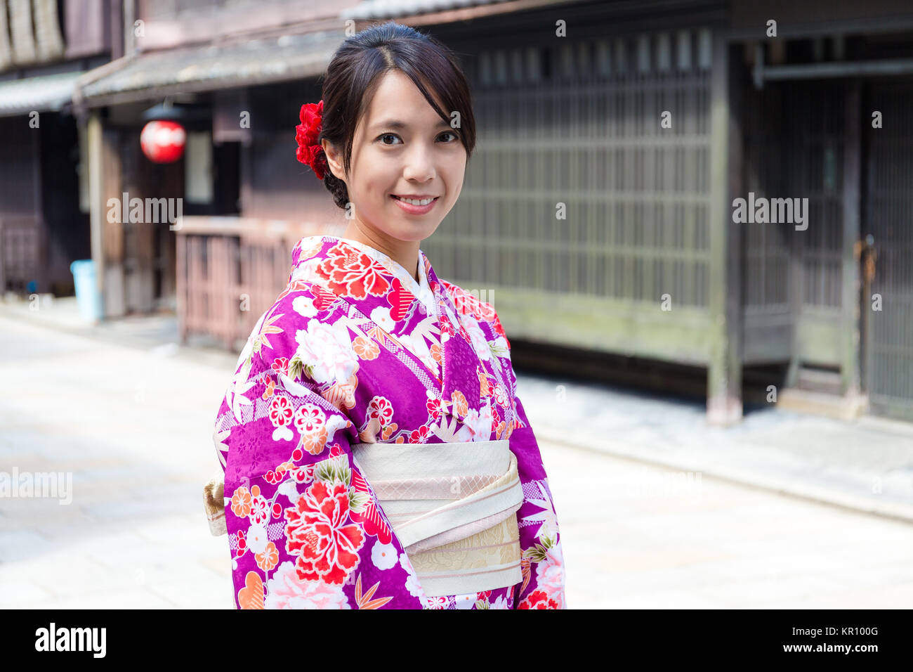 Woman wearing traditional kimono in Japan Stock Photo - Alamy