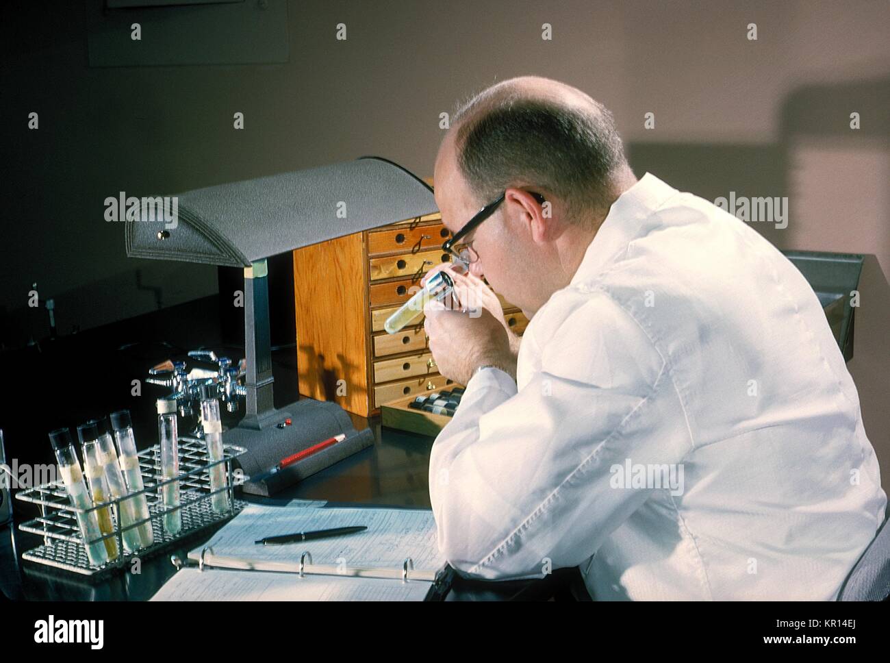 Correct laboratory technique hi-res stock photography and images - Alamy