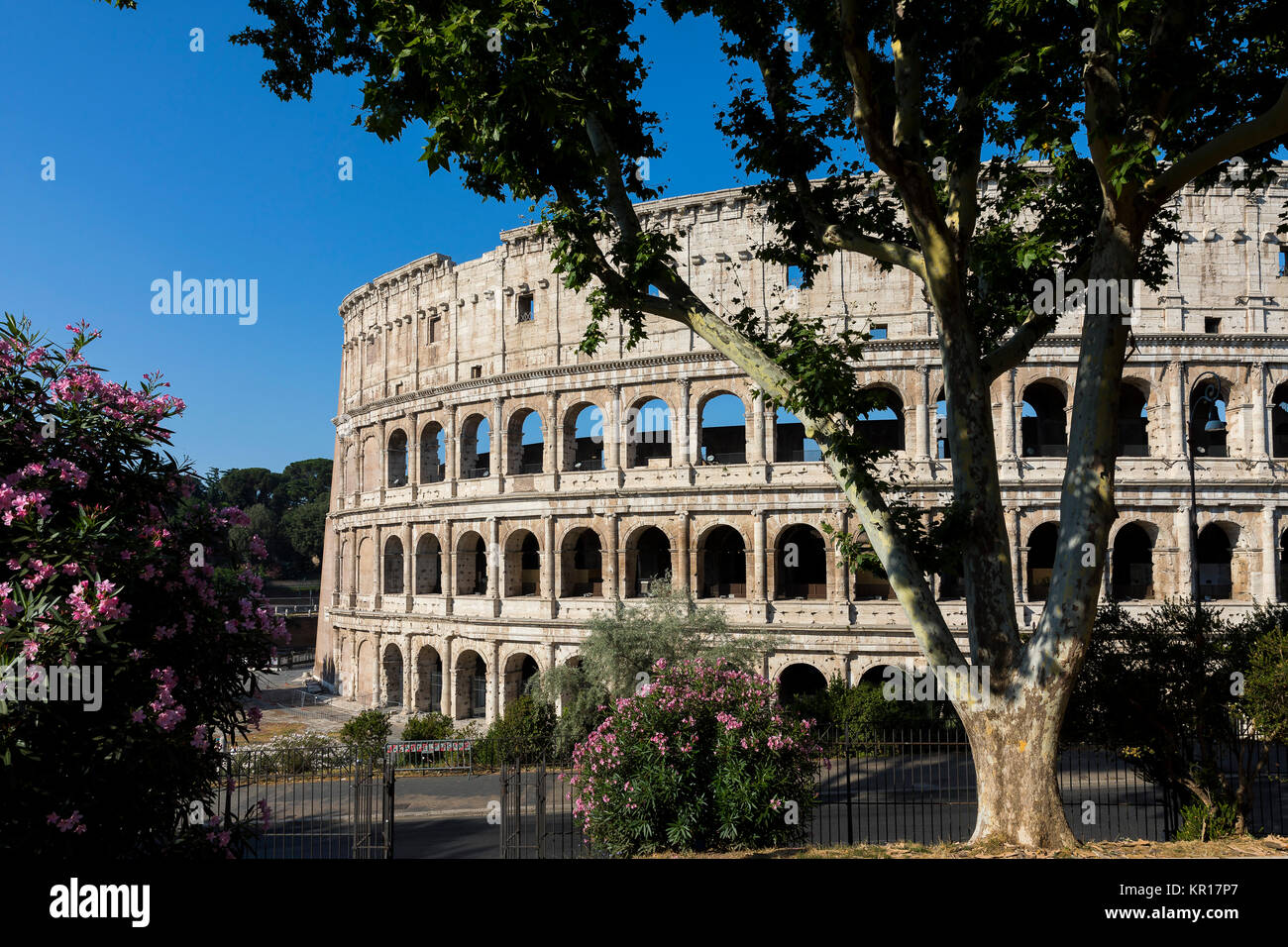 Outside the Roman Colosseum. Rome, Italy Stock Photo - Alamy