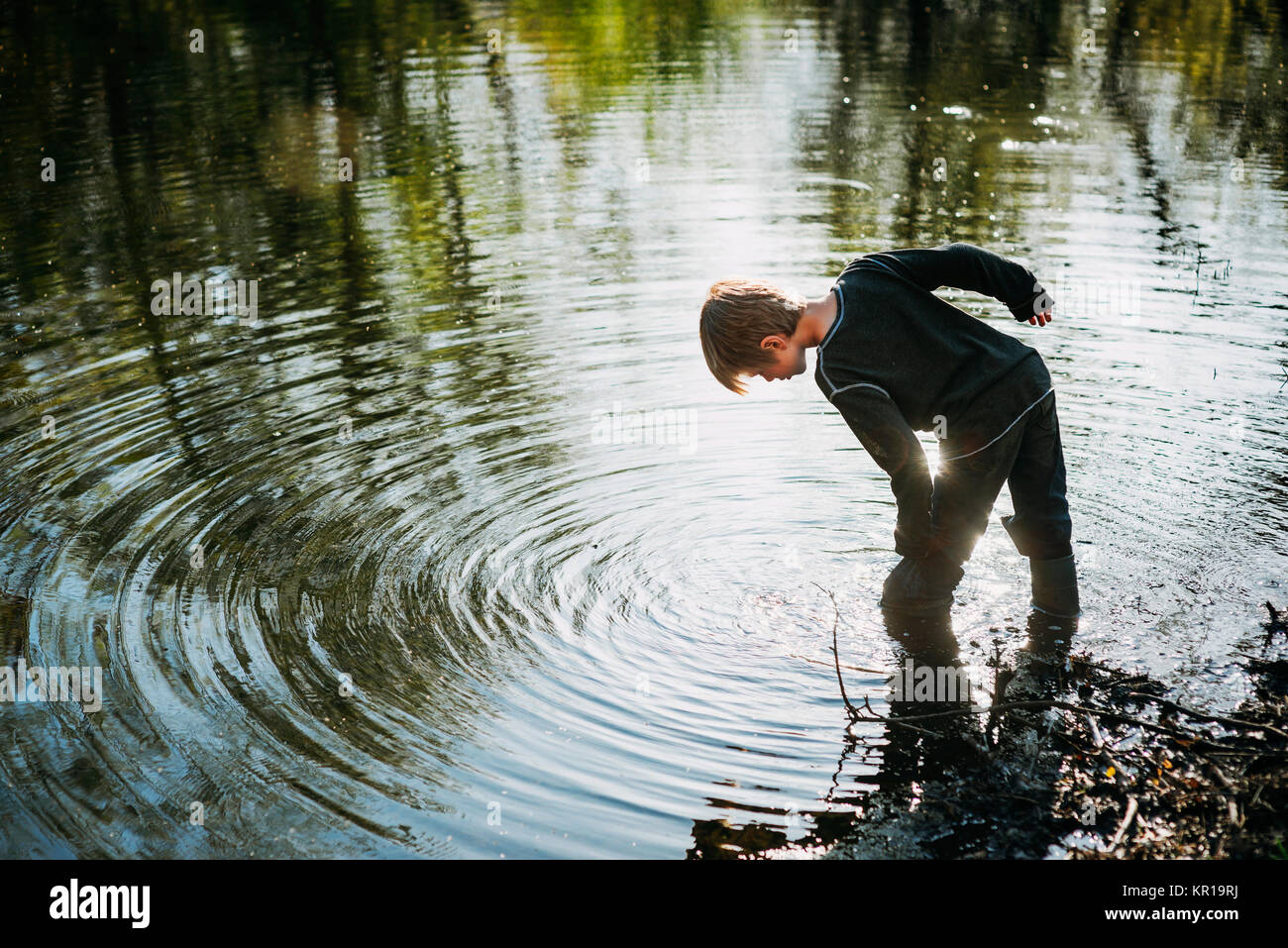 8 9 looking at lake hi-res stock photography and images - Alamy