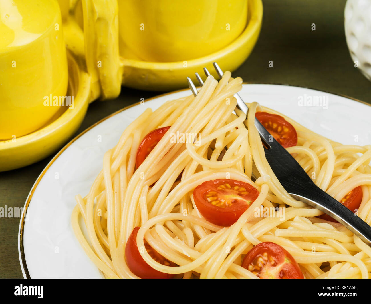 Italian Style Food of Spaghetti with Cherry Tomatoes Stock Photo - Alamy