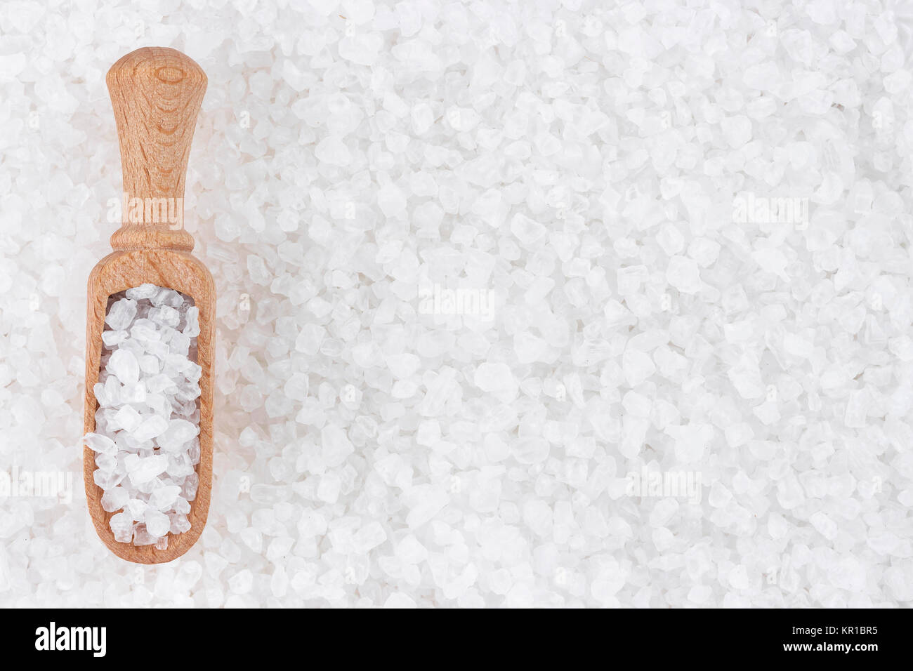 Sea salt background with wooden scoop Stock Photo - Alamy