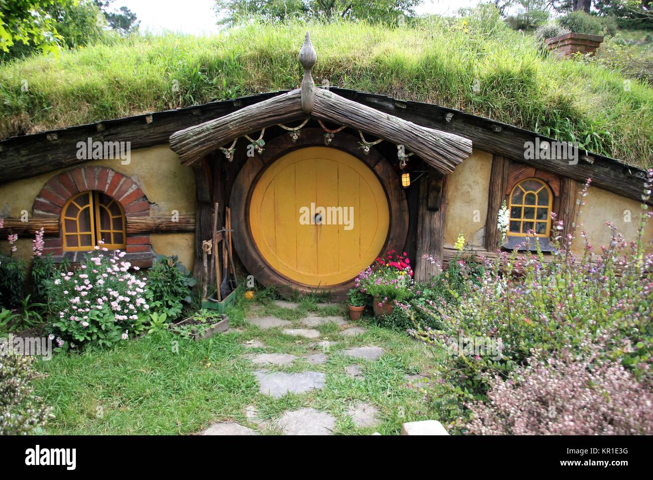 Hobbit House at Hobbiton Stock Photo - Alamy