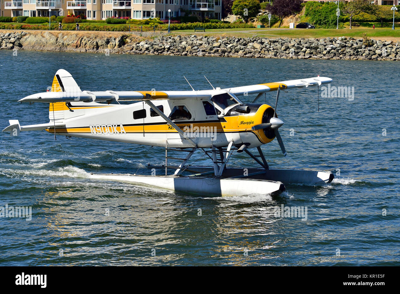 Aircraft taxing hi-res stock photography and images - Alamy