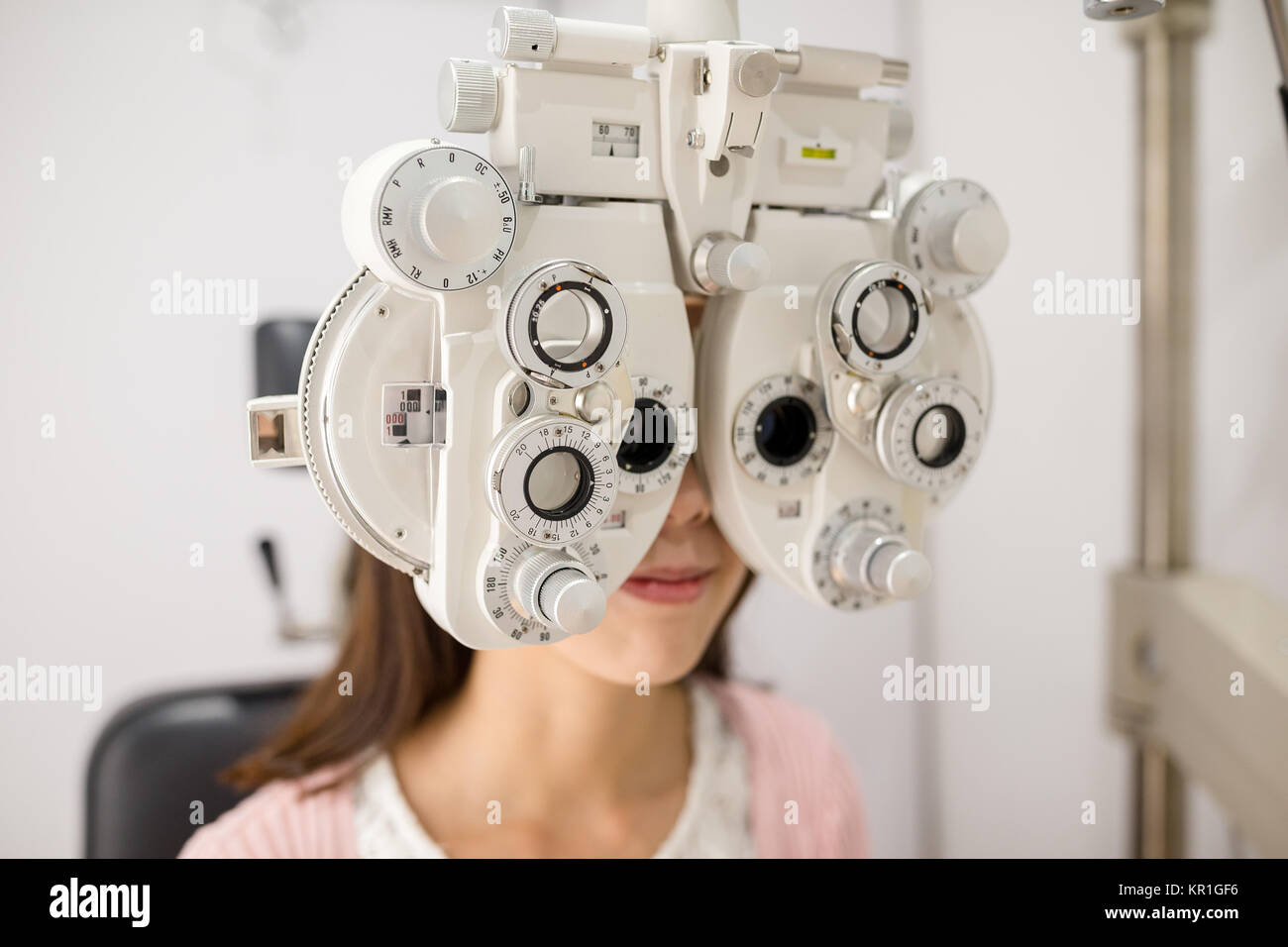 Woman getting eye exam Stock Photo - Alamy