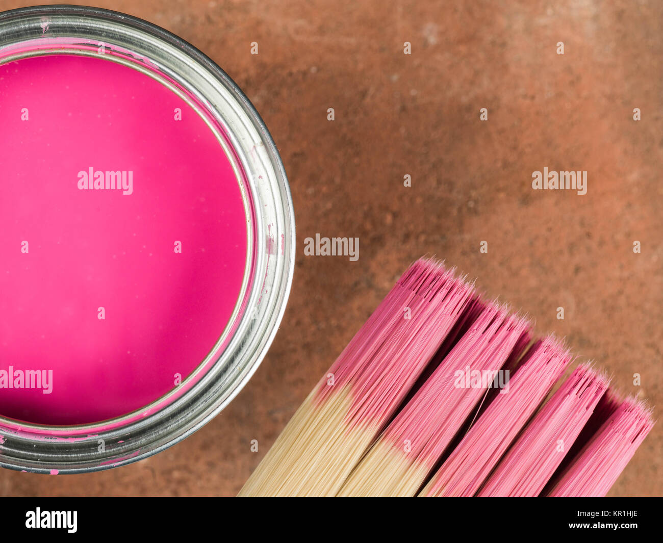 Tin of open paint from above hi-res stock photography and images - Alamy