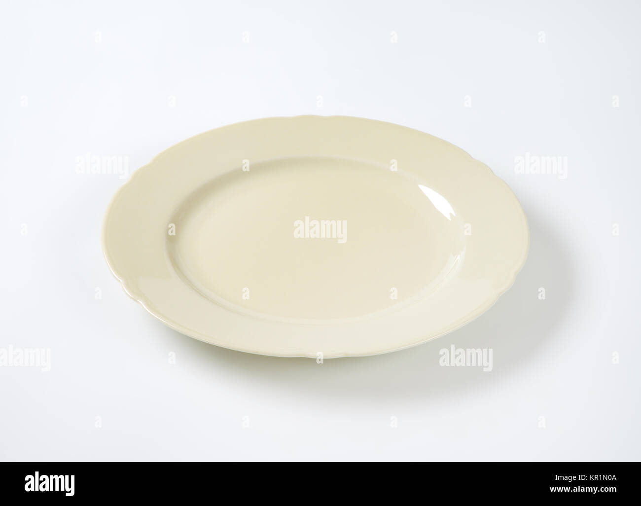 White porcelain dinner plate Stock Photo - Alamy