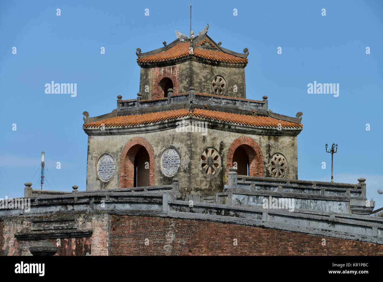 Thuong university of technology gate hi-res stock photography and ...