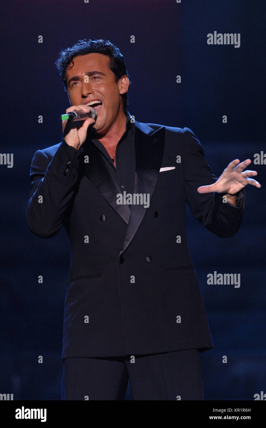Il divo cowell hi-res stock photography and images - Alamy