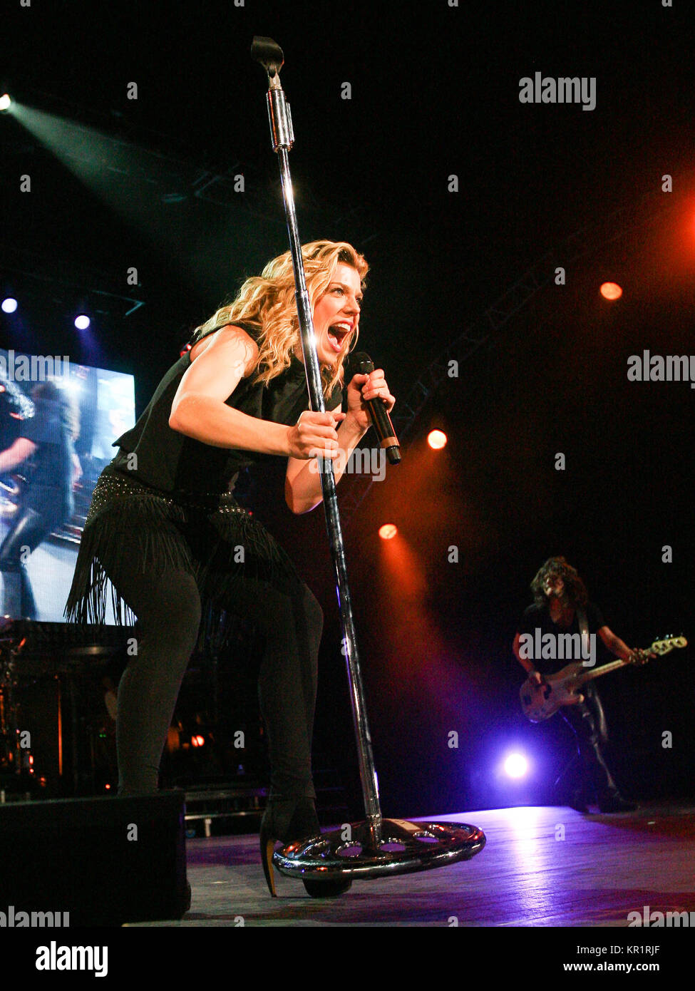 WEST PALM BEACH, FL - MARCH 08: Kimberly Perry performs at Cruzan ...