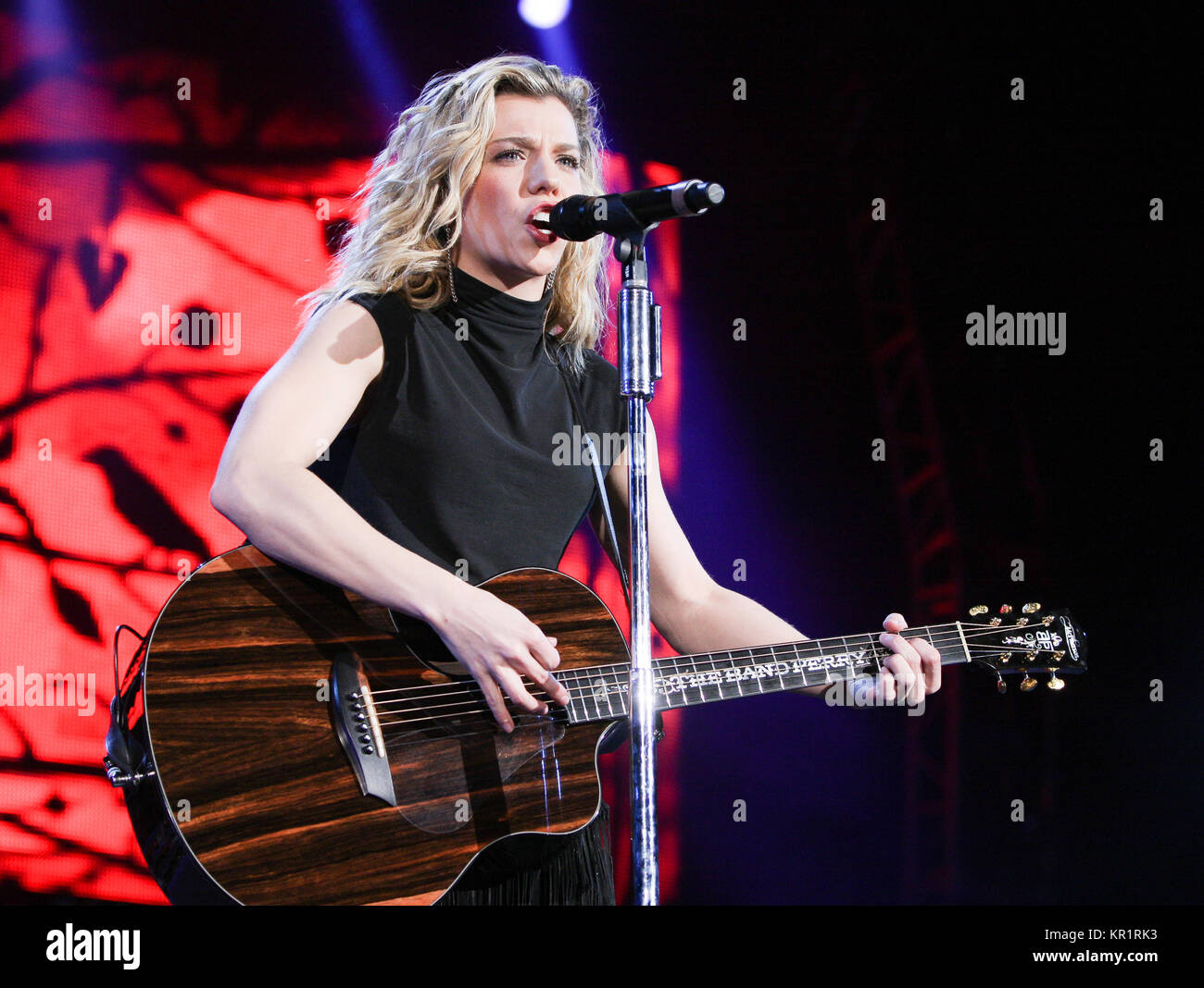 WEST PALM BEACH, FL - MARCH 08: Kimberly Perry performs at Cruzan ...