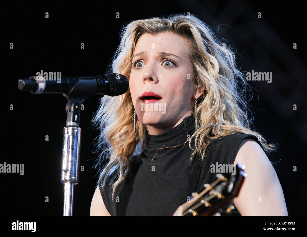 WEST PALM BEACH, FL - MARCH 08: Kimberly Perry performs at Cruzan ...