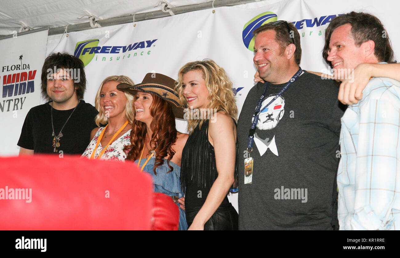 WEST PALM BEACH, FL - MARCH 08: The Band Perry performs at Cruzan ...
