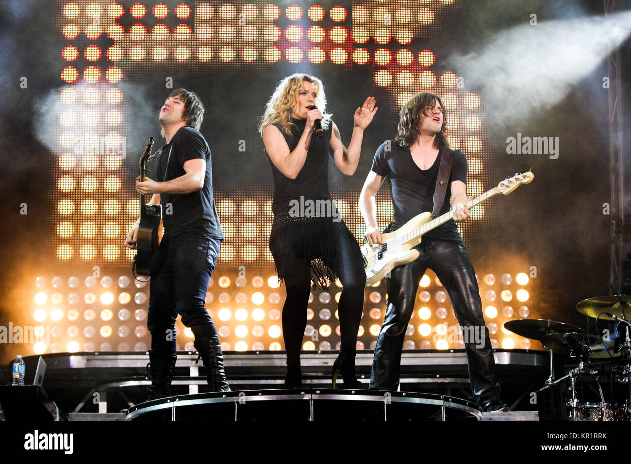 WEST PALM BEACH, FL - MARCH 08: The Band Perry performs at Cruzan ...