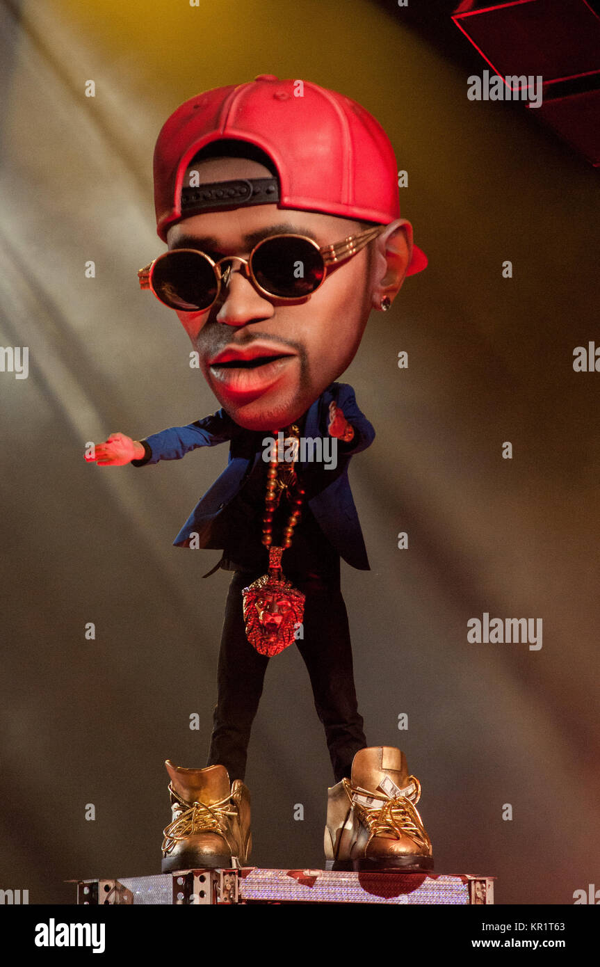 SYDNEY, AUSTRALIA - OCTOBER 17: Miley Cyrus performs her Bangerz Tour ...