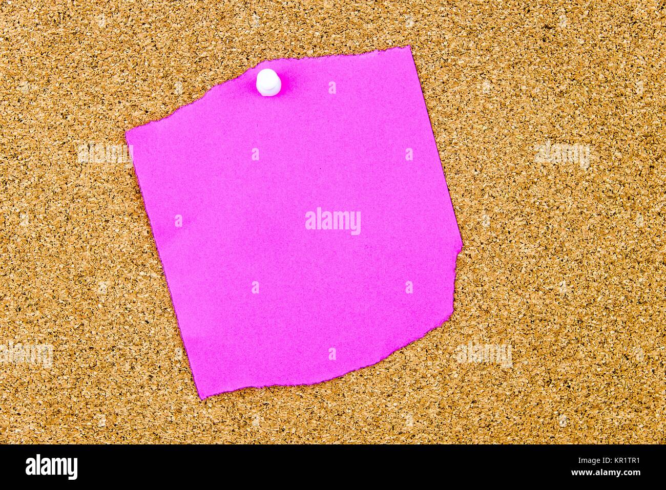 Blank paper note pinned on cork board Stock Photo - Alamy