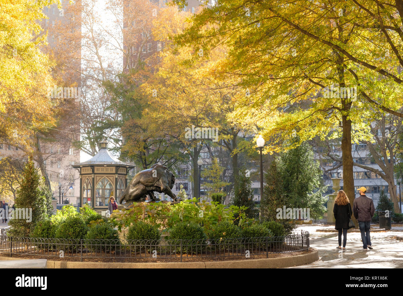 Rittenhouse square philadelphia autumn hi-res stock photography and ...