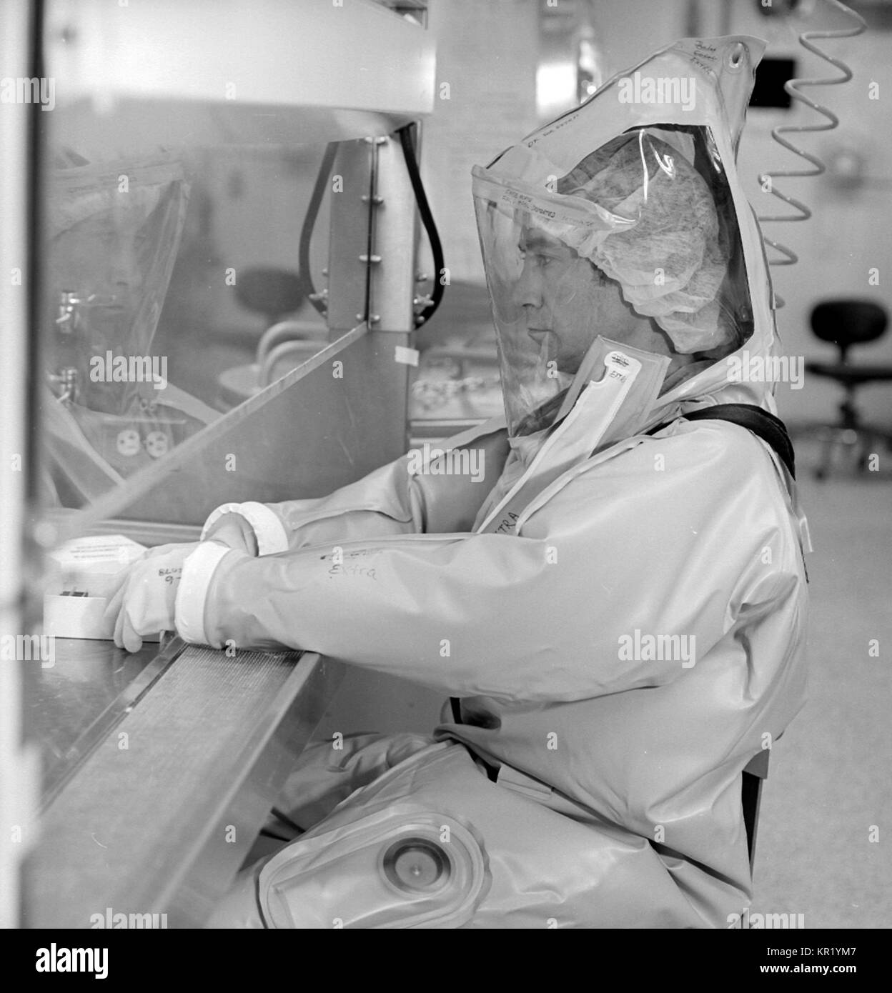 Biosafety level 4 laboratory hi-res stock photography and images - Alamy