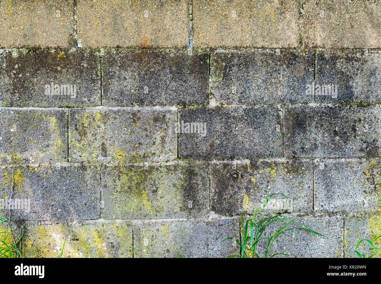Old cinder blocks hi-res stock photography and images - Alamy
