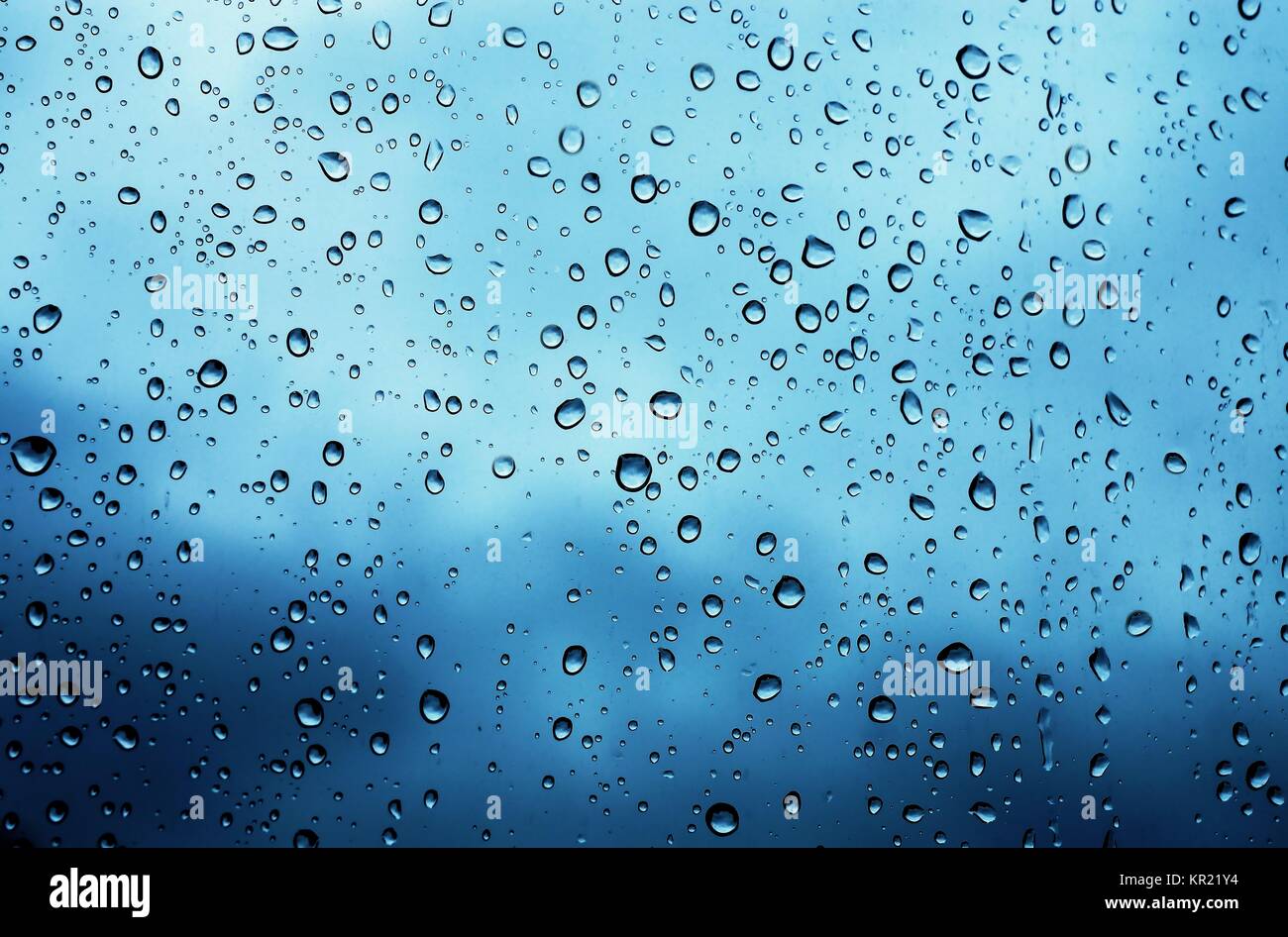 Raindrops on a car window Stock Photo - Alamy
