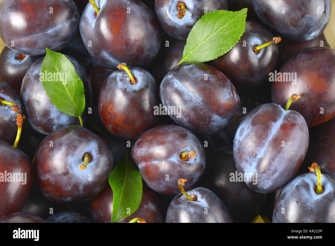 ripe plums background Stock Photo - Alamy