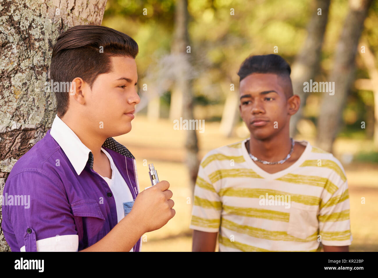 Kid e cigarette hi-res stock photography and images - Alamy