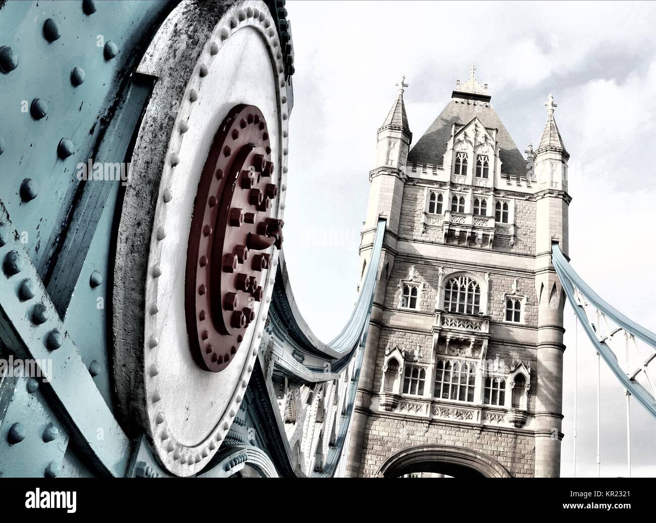 Queen red box buckingham palace hi-res stock photography and images - Alamy