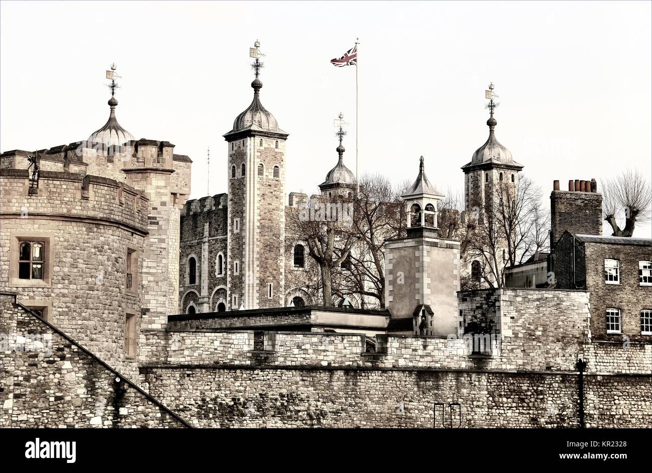 Queen red box buckingham palace hi-res stock photography and images - Alamy