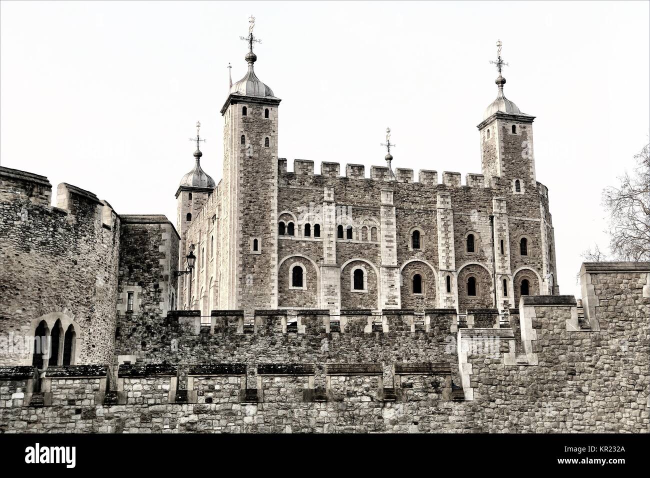 Queen red box buckingham palace hi-res stock photography and images - Alamy