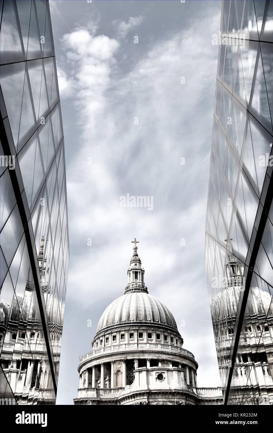 Big red bus bar hi-res stock photography and images - Alamy