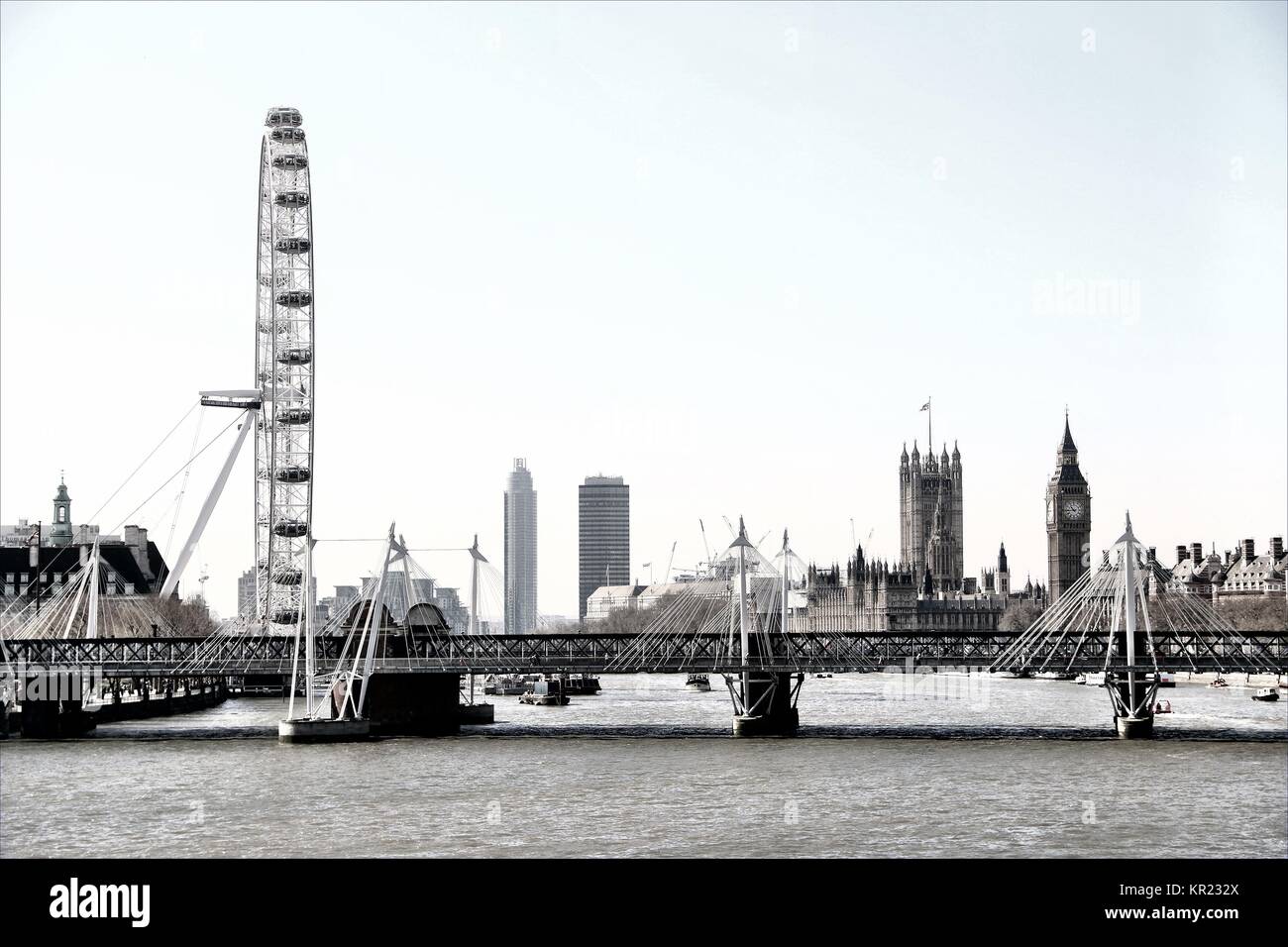 Queen red box buckingham palace hi-res stock photography and images - Alamy