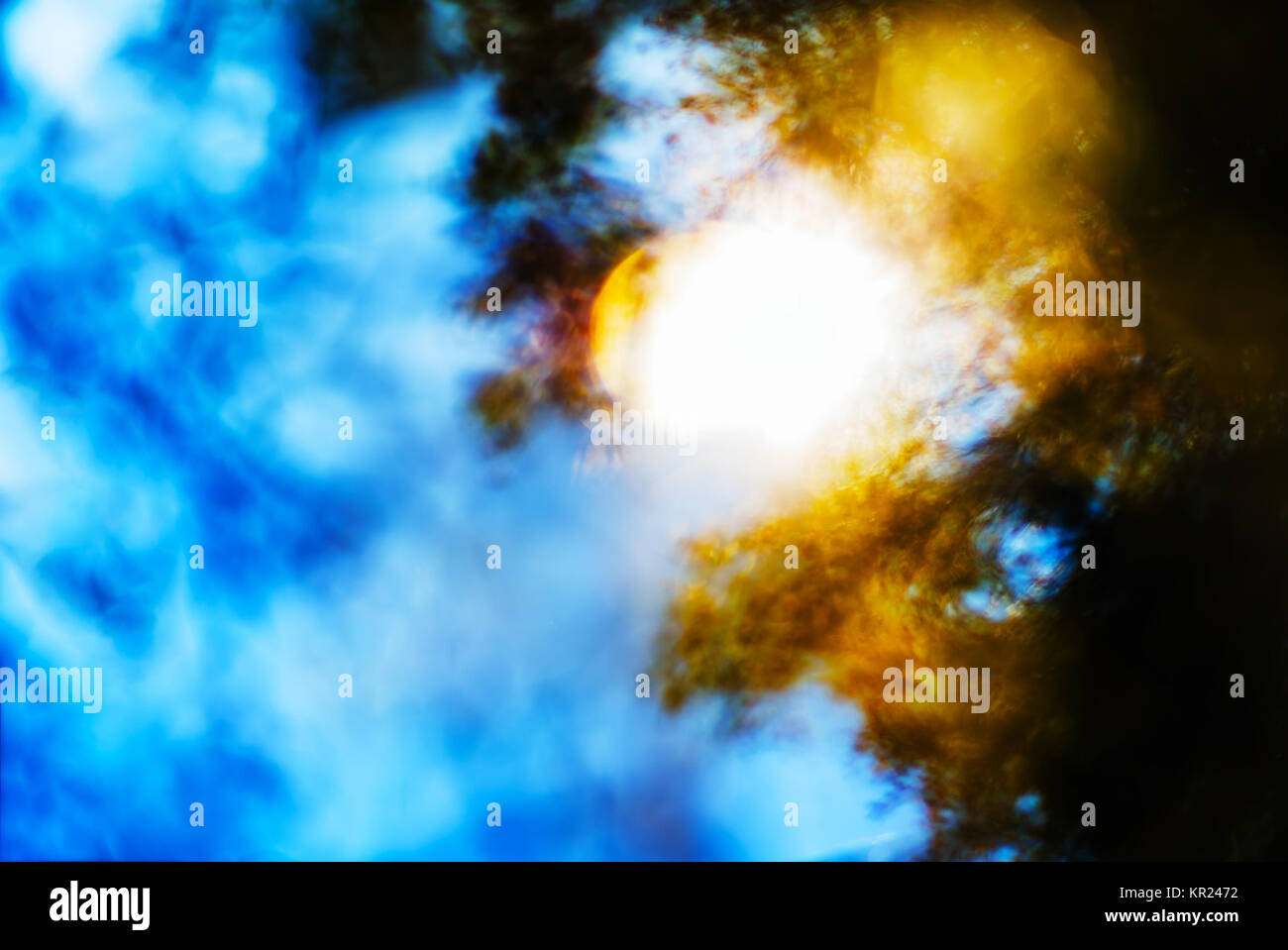 Horizontal vivid blinding burning sun light leak abstraction bac Stock ...