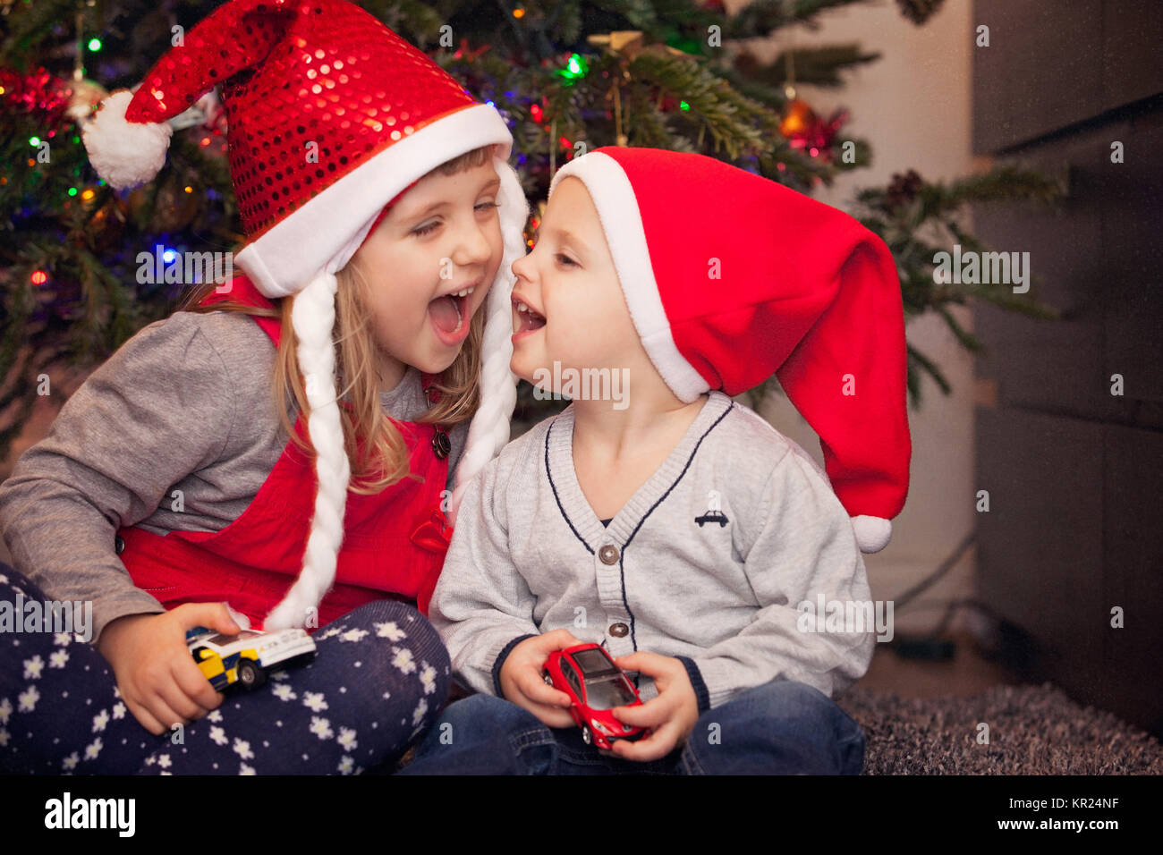 Brother little sister sitting hi-res stock photography and images - Alamy