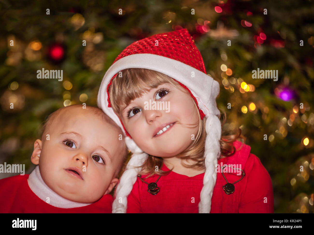 Brother little sister sitting hi-res stock photography and images - Alamy