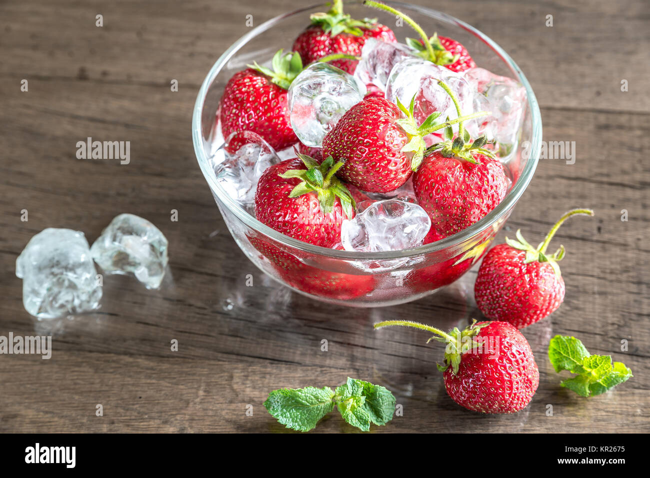 Fresh strawberries with ice cubes in the glass bowl Stock Photo - Alamy