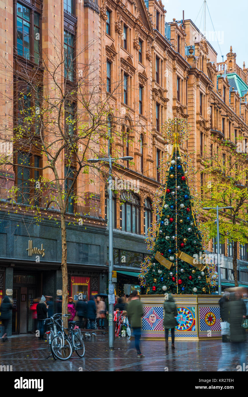LONDON, UK - DECEMBER 16, 2017: Christmas tree outside Harrods in ...