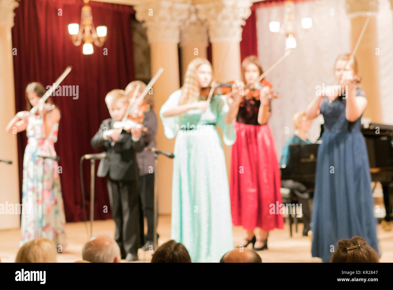 Violin section hi-res stock photography and images - Alamy