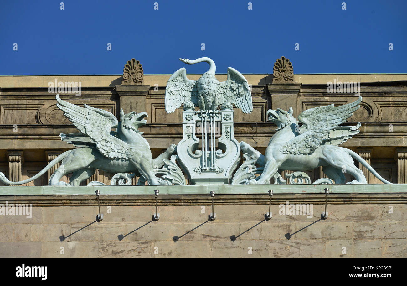 Roof figures hi-res stock photography and images - Alamy