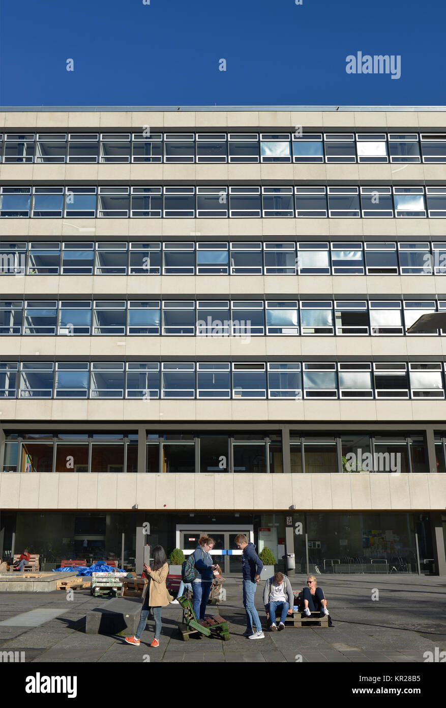 Forum building university place hi-res stock photography and images - Alamy